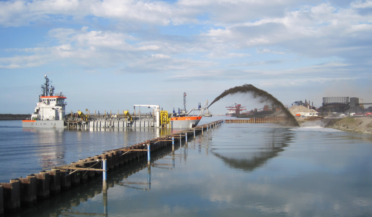 Onderhoudsbaggerwerk haven van Duinkerken • Dutch Dredging
